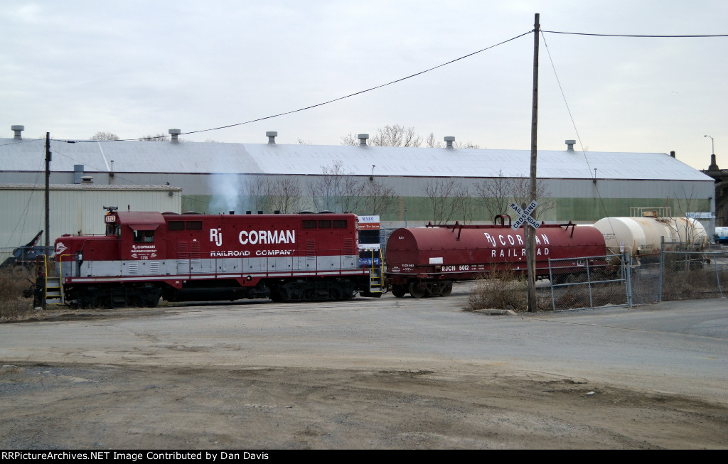 RJCR GP16 1713 (Ex CSXT) pulls forward